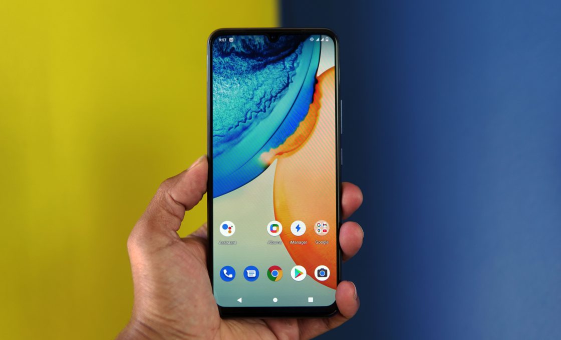 vivo V20 Review: Stylish Mid-ranger with Good Camera Performance!