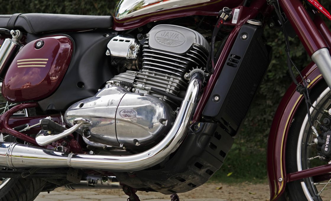 Jawa Classic Review: Almost Perfect in all Regards!