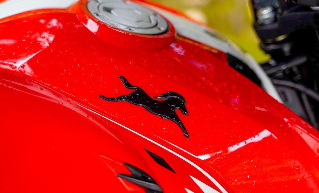 TVS Apache RTR 160 4V RTFI, First Ride, Price in Nepal, Features