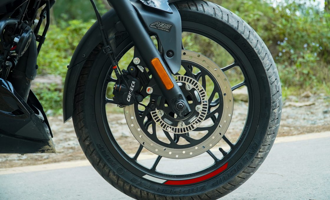 Bajaj Pulsar N160 Review: The Pulsar Mania Continues!