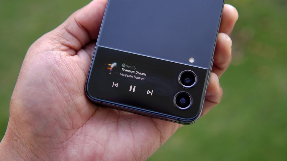 Samsung Galaxy Z Flip 4 Review: Best Compact Phone