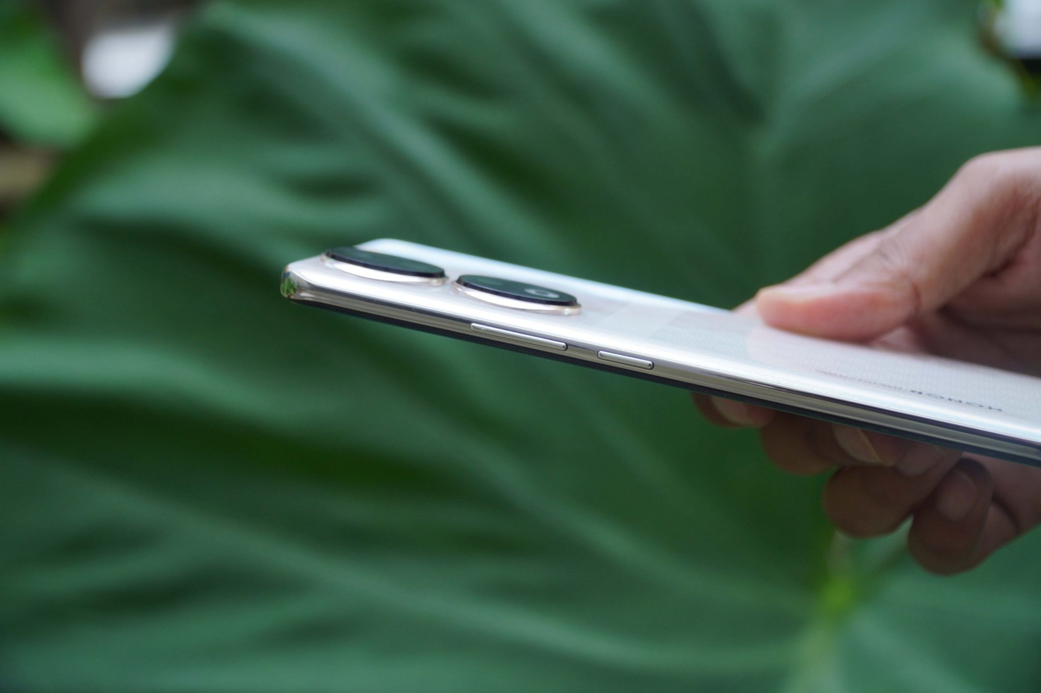 Honor 90 Review: A Superb Mid-range Smartphone